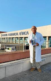 Cáncer en Mallorca | La oncología y la poesía van de la mano del doctor ...