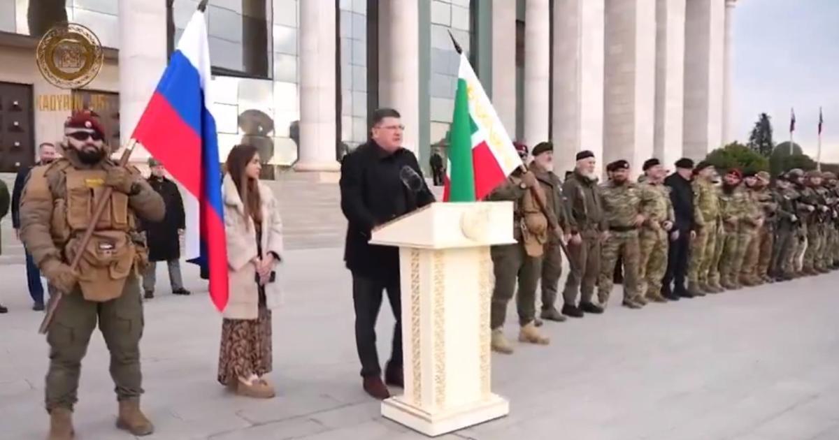 Scott Ritter alaba a Kadírov y a Putin en la capital chechena