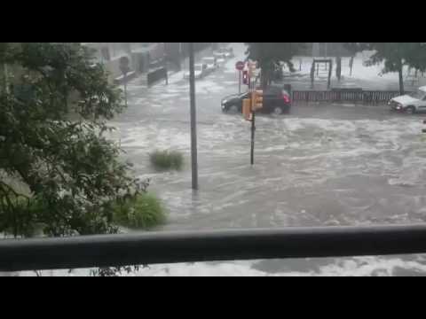 El centro de Girona, inundado por una intensa tormenta de lluvia y granizo