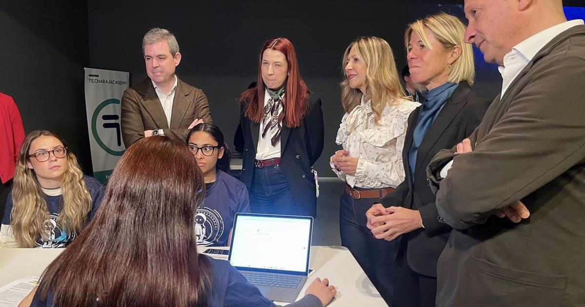 'The Wave' Hackaton 2025 plantea retos empresariales a un centenar de ...